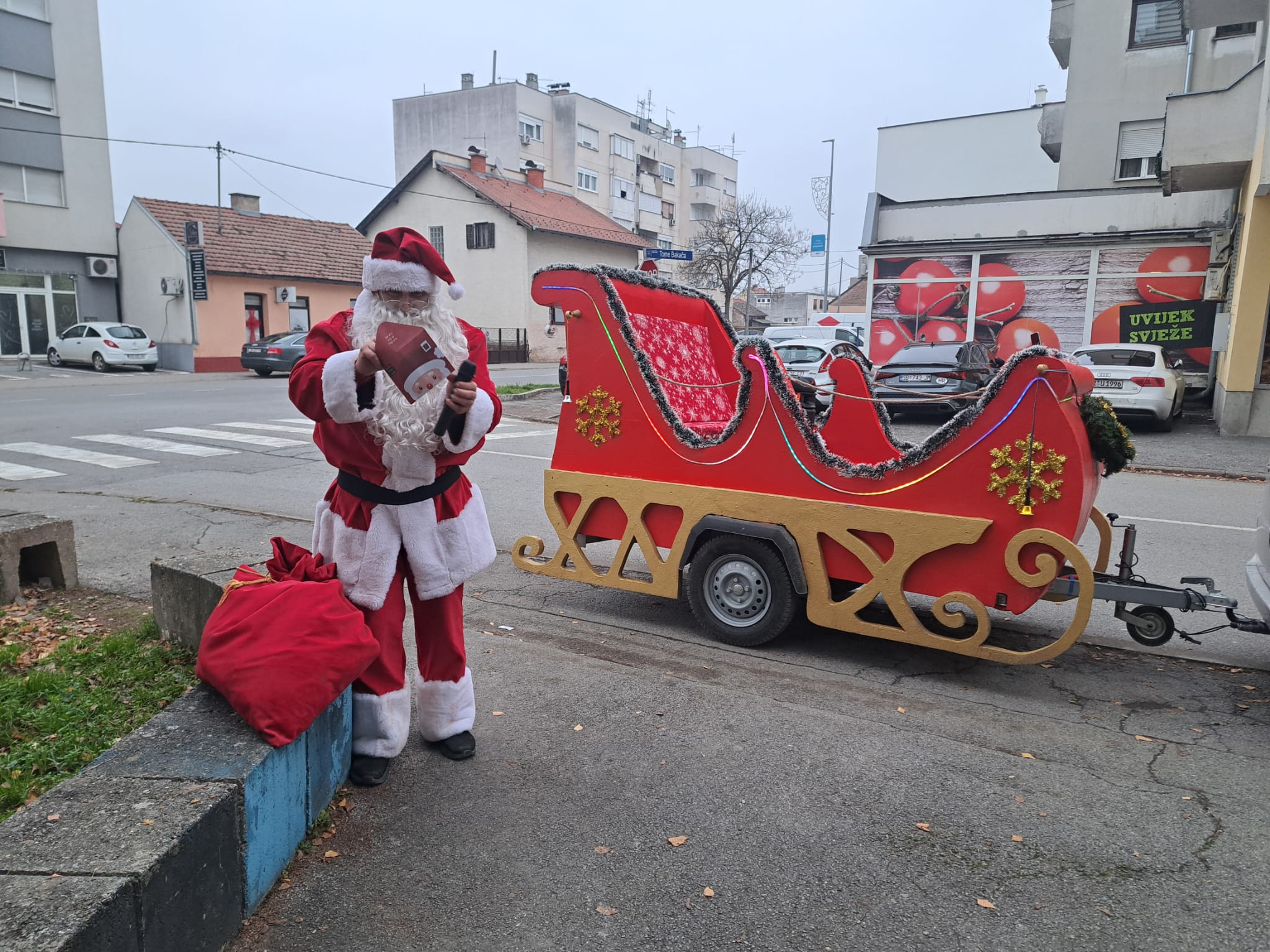 Nije influencer, ali je osvojio cijeli grad: Jedan Brođanin vratio je ...